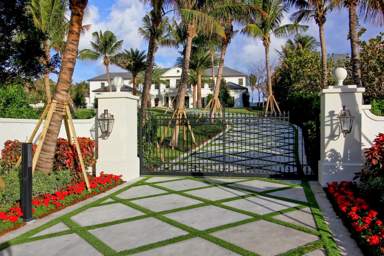 Inside Tony Robbins’ $70 Million Oceanfront Estate in Palm Beach ...