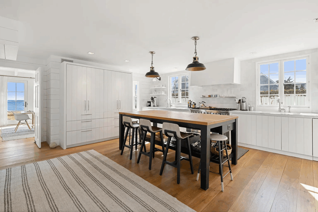 Taylor Swift’s Former Cape Cod Estate Sells for $12.3 Million