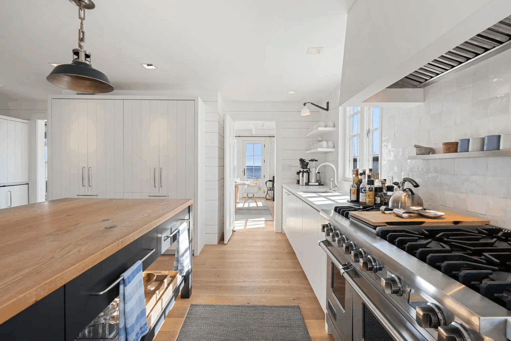 Taylor Swift’s Former Cape Cod Estate Sells for $12.3 Million