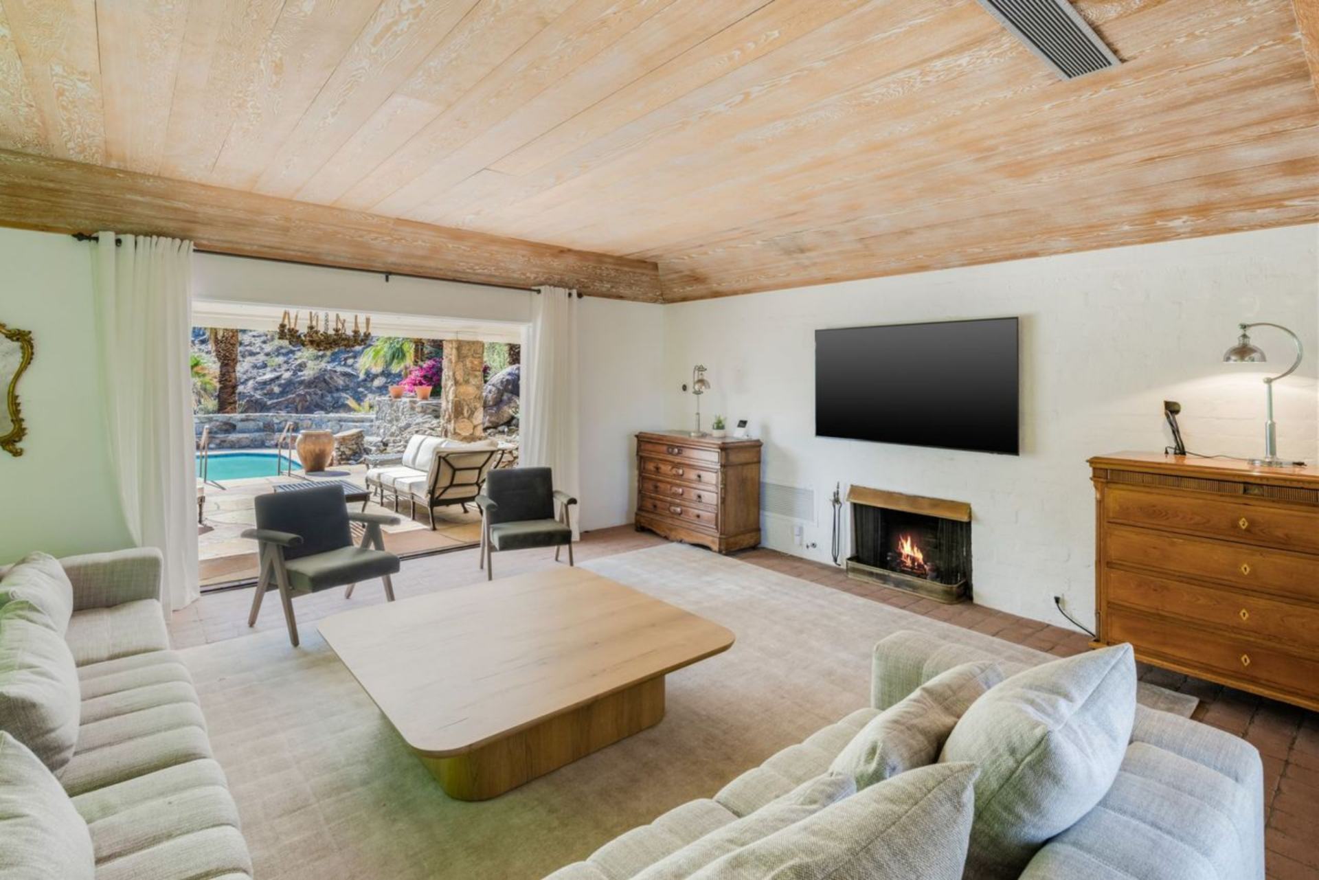 Suzanne Somers’s Former Palm Springs Estate Lists For $9.35 Million